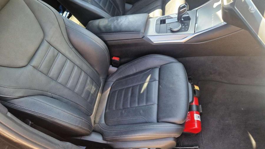 Black BMW 320 2020 in Kaunas, with an engine capacity of 2.00 L and mileage of 114 thousand km for 22990 €, photo 15 on AUTOMOTO.COM.LV