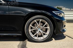 Black BMW 320 2020 in Riga, with an engine capacity of 2.00 L and mileage of 272 thousand km for 17550 €, photo 9 on AUTOMOTO.COM.LV
