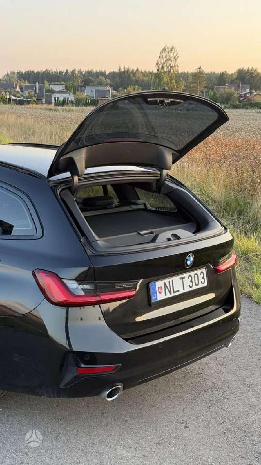 Black BMW 320 2020 in Panevezys, with an engine capacity of 2.00 L and mileage of 260 thousand km for 16499 €, photo 9 on AUTOMOTO.COM.LV
