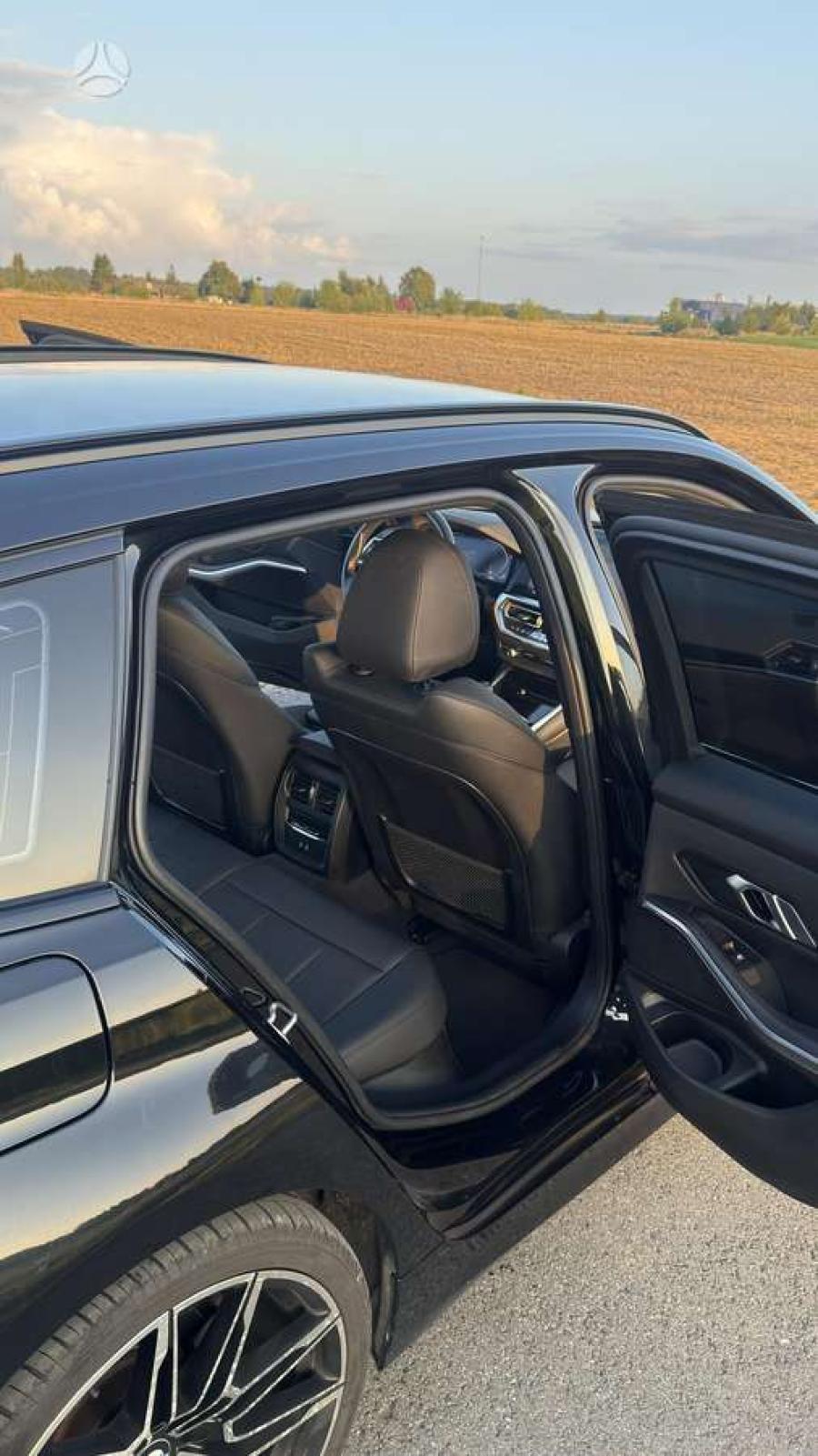 Black BMW 320 2020 in Panevezys, with an engine capacity of 2.00 L and mileage of 260 thousand km for 16499 €, photo 20 on AUTOMOTO.COM.LV