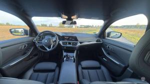 Black BMW 320 2020 in Panevezys, with an engine capacity of 2.00 L and mileage of 260 thousand km for 16499 €, photo 22 on AUTOMOTO.COM.LV