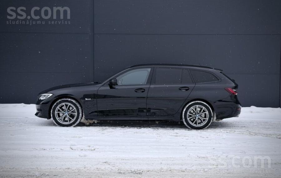 Black BMW 320 2021 in Riga, with an engine capacity of 2.00 L and mileage of 143 thousand km for 23495 €, photo 2 on AUTOMOTO.COM.LV