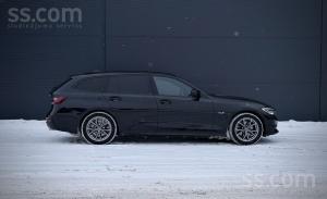Black BMW 320 2021 in Riga, with an engine capacity of 2.00 L and mileage of 143 thousand km for 23495 €, photo 5 on AUTOMOTO.COM.LV