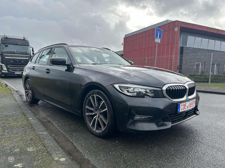 Melns BMW 320 2021 Marijampole, ar dzinēja tilpumu 2.00 L un nobraukumu 223 tūkst. km par 17950 €, foto 2 vietnē AUTOMOTO.COM.LV