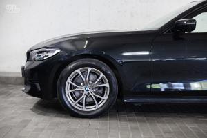 Black BMW 320 2021 in Vilnius, with an engine capacity of 2.00 L and mileage of 137 thousand km for 21521 €, photo 5 on AUTOMOTO.COM.LV
