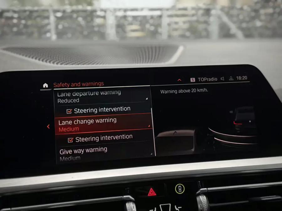 Melns BMW 320 2021 Jelgava, ar dzinēja tilpumu 2.00 L un nobraukumu 220 tūkst. km par 21800 €, foto 23 vietnē AUTOMOTO.COM.LV