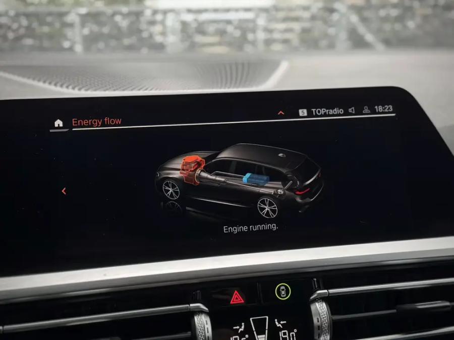 Melns BMW 320 2021 Jelgava, ar dzinēja tilpumu 2.00 L un nobraukumu 220 tūkst. km par 21800 €, foto 27 vietnē AUTOMOTO.COM.LV