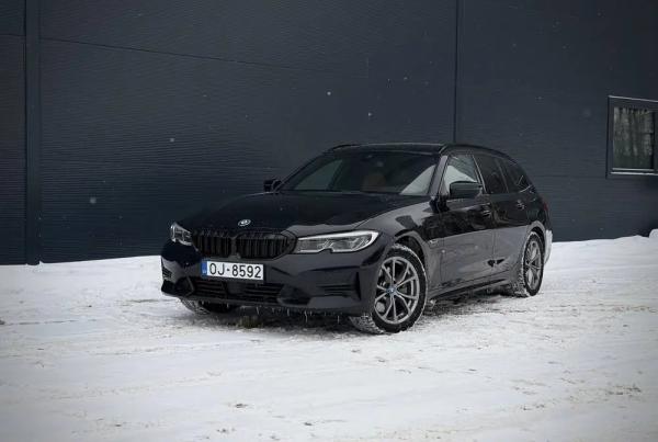 Melns BMW 320 2021 Rīga, ar dzinēja tilpumu 2.00 L un nobraukumu 143 tūkst. km par 23495 €, foto  vietnē AUTOMOTO.COM.LV