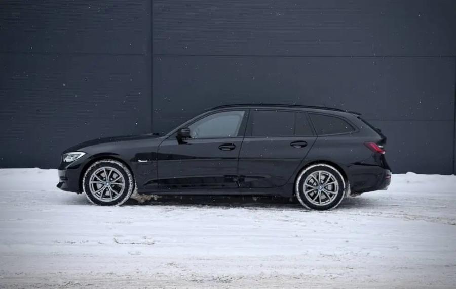 Melns BMW 320 2021 Rīga, ar dzinēja tilpumu 2.00 L un nobraukumu 143 tūkst. km par 23495 €, foto 3 vietnē AUTOMOTO.COM.LV