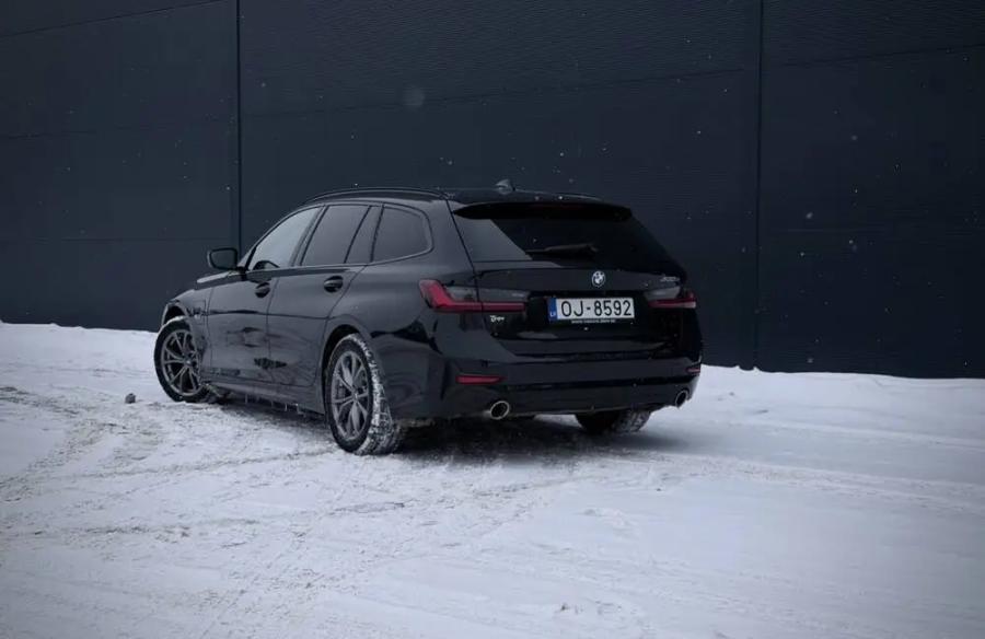 Melns BMW 320 2021 Rīga, ar dzinēja tilpumu 2.00 L un nobraukumu 143 tūkst. km par 23495 €, foto 4 vietnē AUTOMOTO.COM.LV