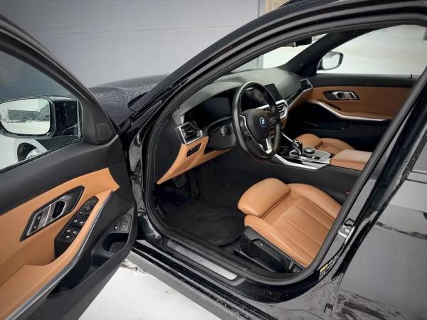 Black BMW 320 2021 in Riga, with an engine capacity of 2.00 L and mileage of 143 thousand km for 23495 €, photo 7 on AUTOMOTO.COM.LV