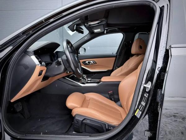 Black BMW 320 2021 in Riga, with an engine capacity of 2.00 L and mileage of 143 thousand km for 23495 €, photo 8 on AUTOMOTO.COM.LV