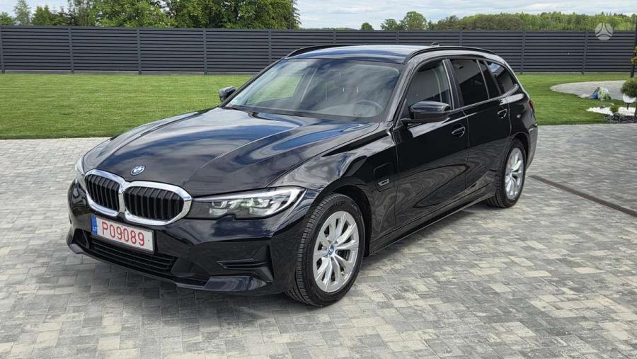 Melns BMW 320 2021 Kauņa, ar dzinēja tilpumu 2.00 L un nobraukumu 232 tūkst. km par 17300 €, foto 1 vietnē AUTOMOTO.COM.LV