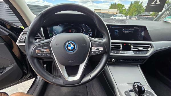 Black BMW 320 2021 in Kaunas, with an engine capacity of 2.00 L and mileage of 232 thousand km for 17300 €, photo 9 on AUTOMOTO.COM.LV