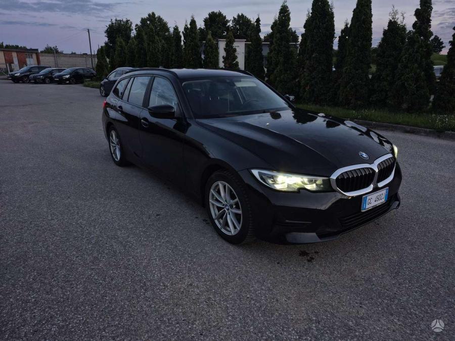 Black BMW 320 2021 in Kaunas, with an engine capacity of 2.00 L and mileage of 203 thousand km for 15900 €, photo 1 on AUTOMOTO.COM.LV