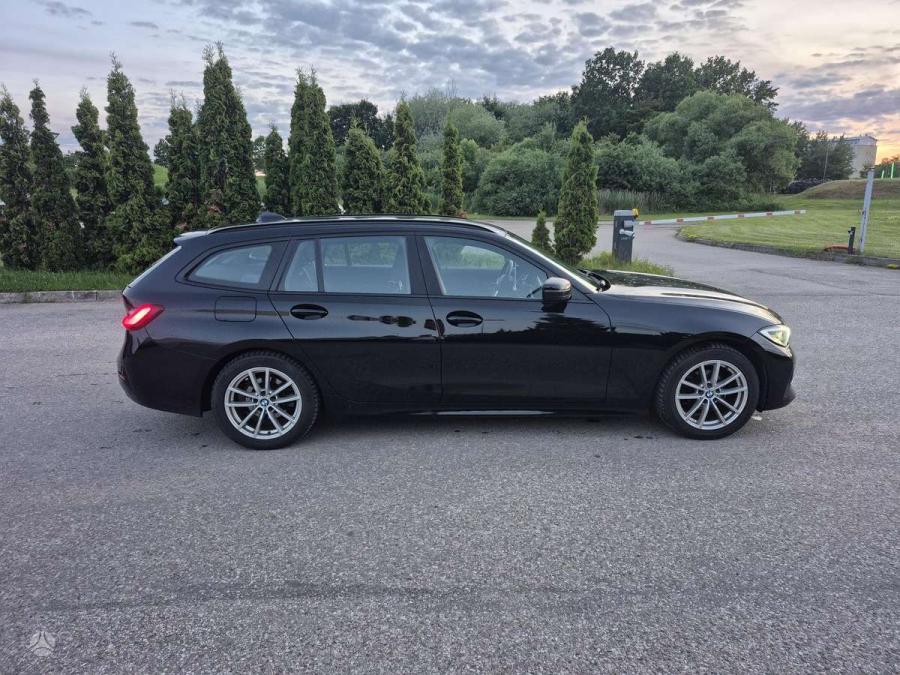 Black BMW 320 2021 in Kaunas, with an engine capacity of 2.00 L and mileage of 203 thousand km for 15900 €, photo 3 on AUTOMOTO.COM.LV
