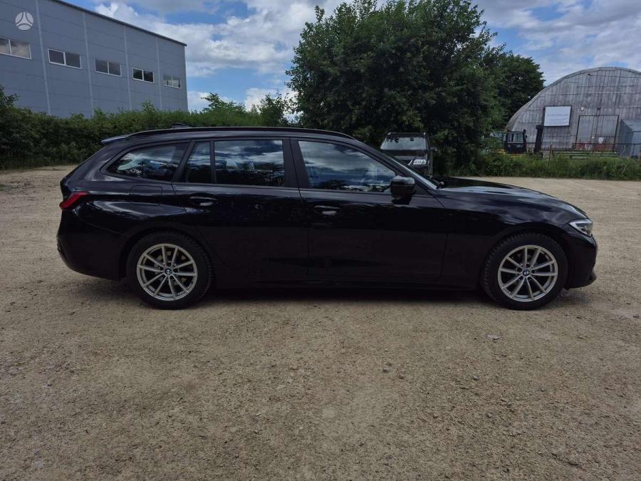 Black BMW 320 2021 in Kaunas, with an engine capacity of 2.00 L and mileage of 203 thousand km for 15900 €, photo 13 on AUTOMOTO.COM.LV