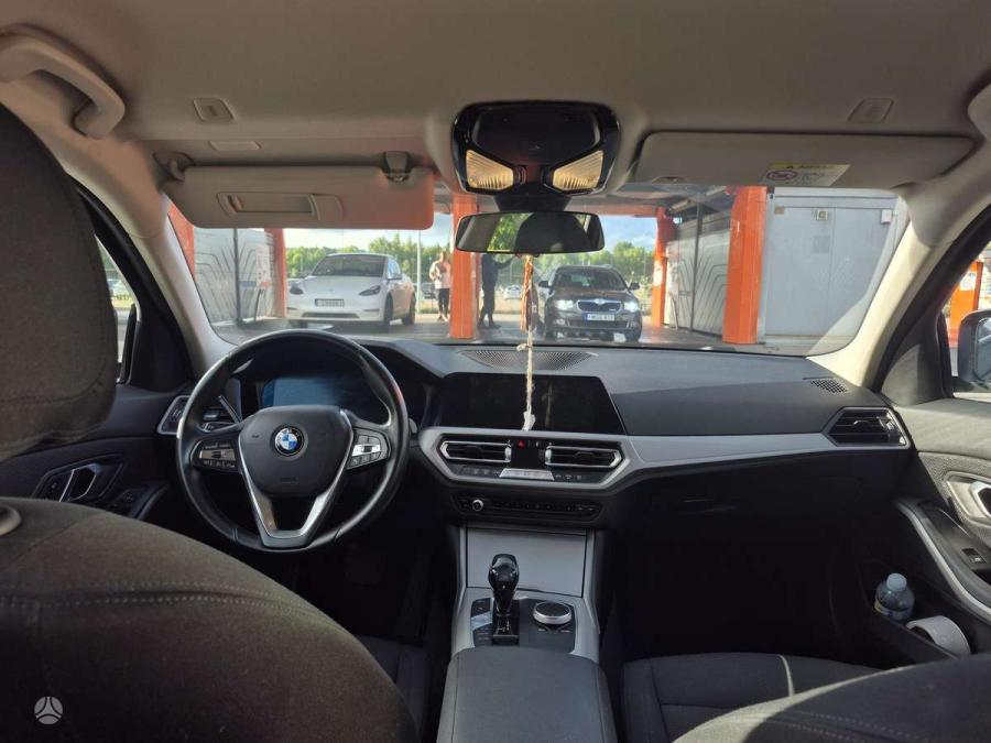 Black BMW 320 2021 in Kaunas, with an engine capacity of 2.00 L and mileage of 203 thousand km for 15900 €, photo 19 on AUTOMOTO.COM.LV