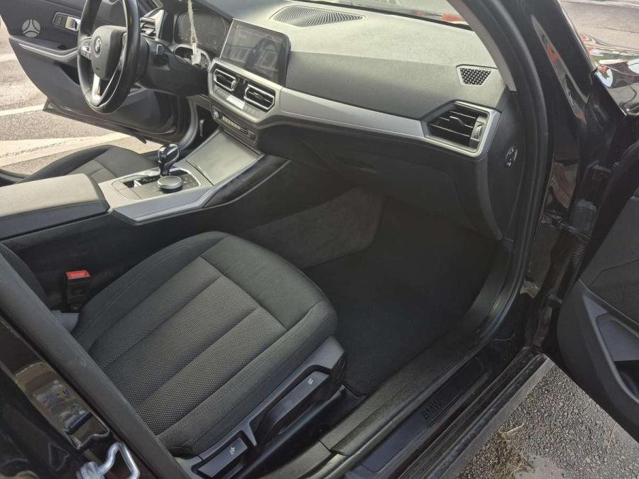 Black BMW 320 2021 in Kaunas, with an engine capacity of 2.00 L and mileage of 203 thousand km for 15900 €, photo 20 on AUTOMOTO.COM.LV