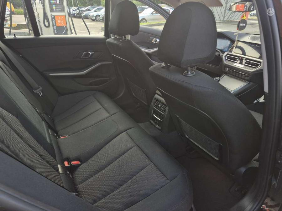 Black BMW 320 2021 in Kaunas, with an engine capacity of 2.00 L and mileage of 203 thousand km for 15900 €, photo 22 on AUTOMOTO.COM.LV