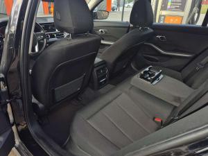 Black BMW 320 2021 in Kaunas, with an engine capacity of 2.00 L and mileage of 203 thousand km for 15900 €, photo 23 on AUTOMOTO.COM.LV