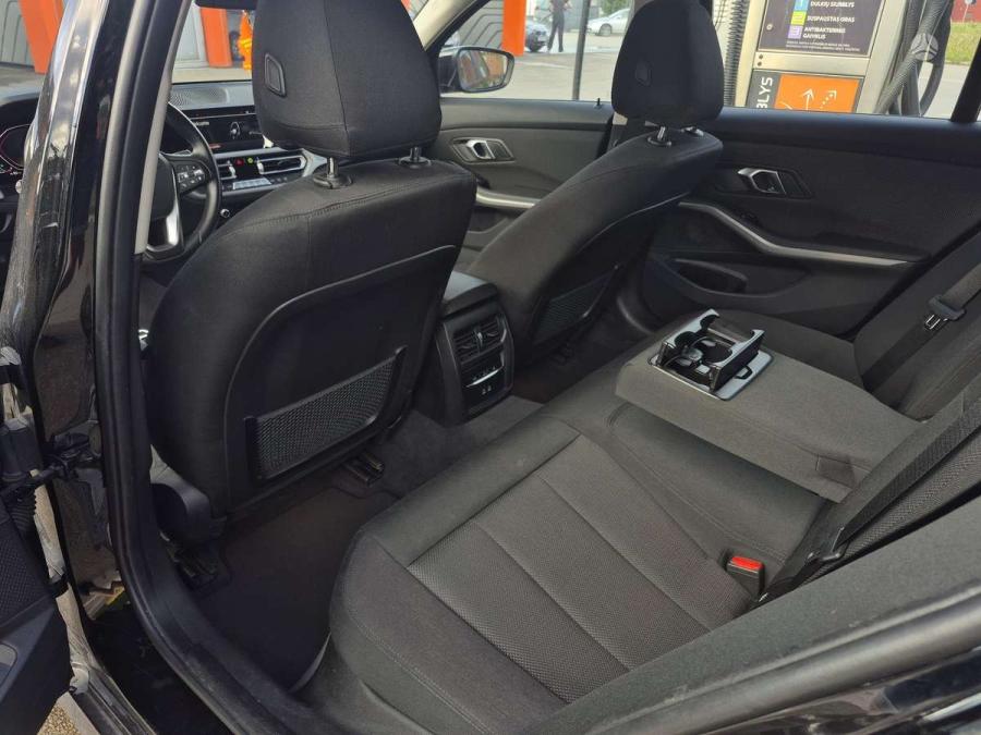 Black BMW 320 2021 in Kaunas, with an engine capacity of 2.00 L and mileage of 203 thousand km for 15900 €, photo 23 on AUTOMOTO.COM.LV
