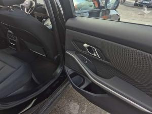 Black BMW 320 2021 in Kaunas, with an engine capacity of 2.00 L and mileage of 203 thousand km for 15900 €, photo 26 on AUTOMOTO.COM.LV