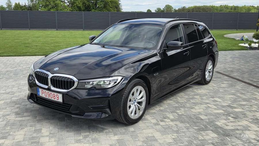 Melns BMW 320 2021 Kauņa, ar dzinēja tilpumu 2.00 L un nobraukumu 232 tūkst. km par 17250 €, foto 1 vietnē AUTOMOTO.COM.LV