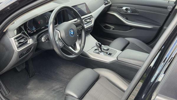 Melns BMW 320 2021 Kauņa, ar dzinēja tilpumu 2.00 L un nobraukumu 232 tūkst. km par 17250 €, foto 10 vietnē AUTOMOTO.COM.LV