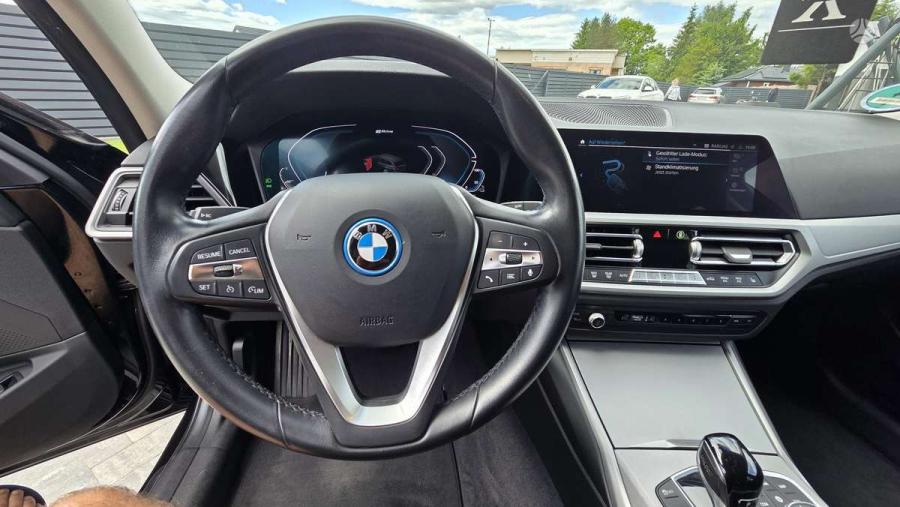 Melns BMW 320 2021 Kauņa, ar dzinēja tilpumu 2.00 L un nobraukumu 232 tūkst. km par 17250 €, foto 14 vietnē AUTOMOTO.COM.LV