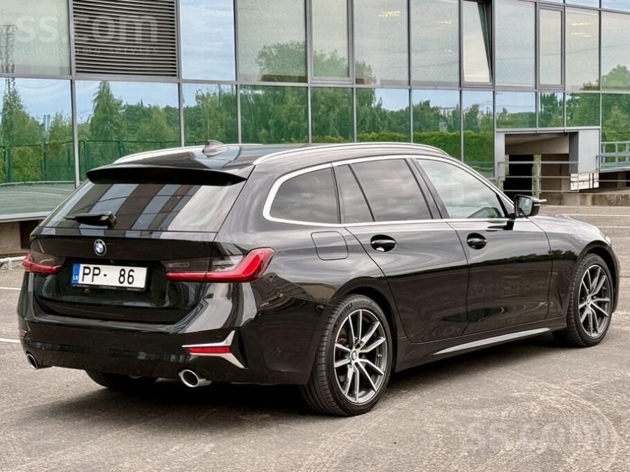 Black BMW 320 2021 in Riga, with an engine capacity of 2.00 L and mileage of 199 thousand km for 21490 €, photo 4 on AUTOMOTO.COM.LV