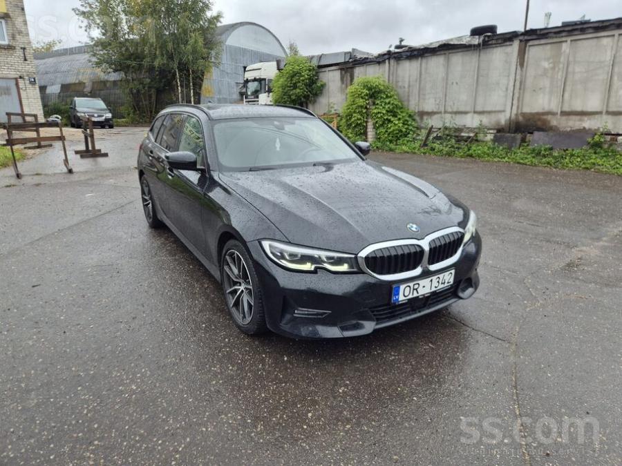 Black BMW 320 2021 in Riga, with an engine capacity of 2.00 L and mileage of 226 thousand km for 18590 €, photo 3 on AUTOMOTO.COM.LV