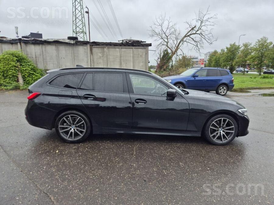 Black BMW 320 2021 in Riga, with an engine capacity of 2.00 L and mileage of 226 thousand km for 18590 €, photo 5 on AUTOMOTO.COM.LV