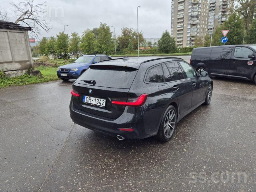 Black BMW 320 2021 in Riga, with an engine capacity of 2.00 L and mileage of 226 thousand km for 18590 €, photo 6 on AUTOMOTO.COM.LV