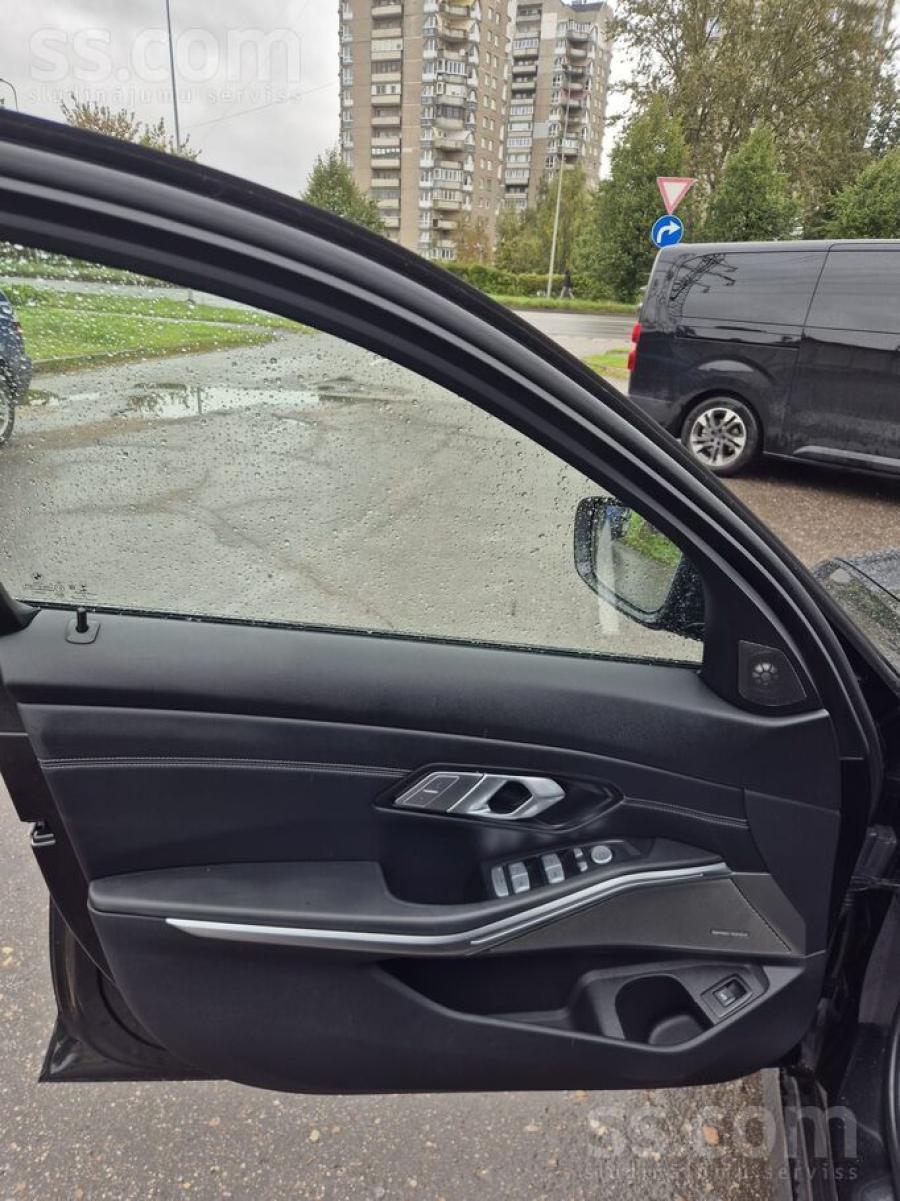 Black BMW 320 2021 in Riga, with an engine capacity of 2.00 L and mileage of 226 thousand km for 18590 €, photo 16 on AUTOMOTO.COM.LV
