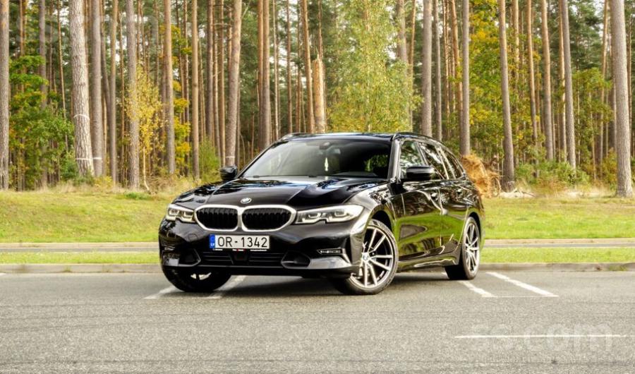 Black BMW 320 2021 in Riga, with an engine capacity of 2.00 L and mileage of 226 thousand km for 18590 €, photo 1 on AUTOMOTO.COM.LV