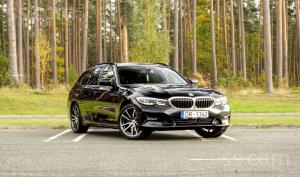 Black BMW 320 2021 in Riga, with an engine capacity of 2.00 L and mileage of 226 thousand km for 18590 €, photo 3 on AUTOMOTO.COM.LV