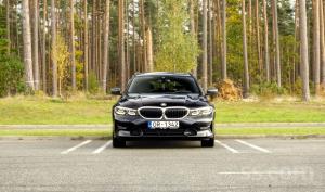 Black BMW 320 2021 in Riga, with an engine capacity of 2.00 L and mileage of 226 thousand km for 18590 €, photo 4 on AUTOMOTO.COM.LV