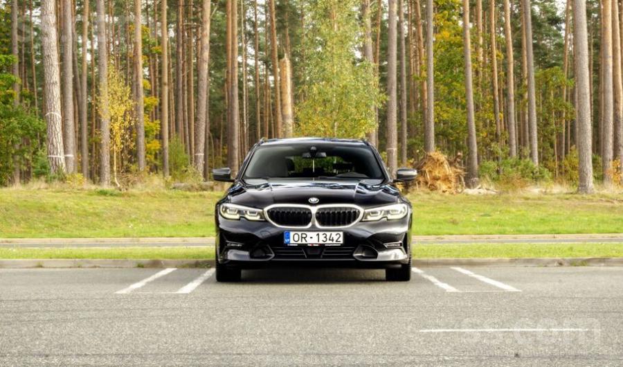 Black BMW 320 2021 in Riga, with an engine capacity of 2.00 L and mileage of 226 thousand km for 18590 €, photo 4 on AUTOMOTO.COM.LV