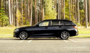 Black BMW 320 2021 in Riga, with an engine capacity of 2.00 L and mileage of 226 thousand km for 18590 €, photo 6 on AUTOMOTO.COM.LV