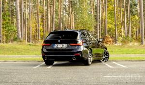 Black BMW 320 2021 in Riga, with an engine capacity of 2.00 L and mileage of 226 thousand km for 18590 €, photo 7 on AUTOMOTO.COM.LV