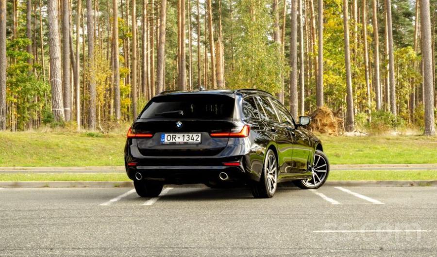 Black BMW 320 2021 in Riga, with an engine capacity of 2.00 L and mileage of 226 thousand km for 18590 €, photo 7 on AUTOMOTO.COM.LV