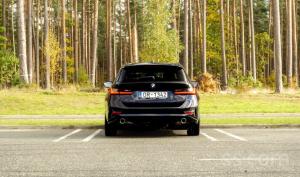 Black BMW 320 2021 in Riga, with an engine capacity of 2.00 L and mileage of 226 thousand km for 18590 €, photo 8 on AUTOMOTO.COM.LV