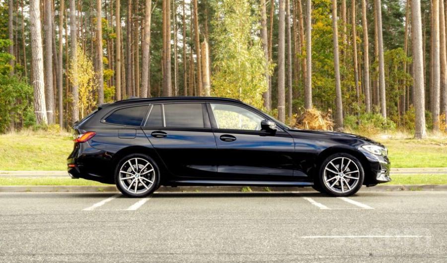 Black BMW 320 2021 in Riga, with an engine capacity of 2.00 L and mileage of 226 thousand km for 18590 €, photo 10 on AUTOMOTO.COM.LV