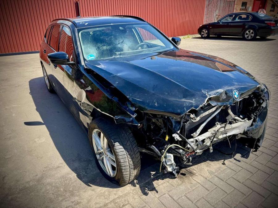 Black BMW 320 2022 in Prienai, with an engine capacity of 2.00 L and mileage of 93 thousand km for 8999 €, photo 7 on AUTOMOTO.COM.LV