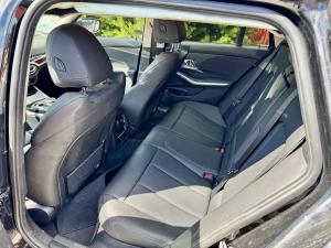 Black BMW 320 2022 in Prienai, with an engine capacity of 2.00 L and mileage of 93 thousand km for 8999 €, photo 18 on AUTOMOTO.COM.LV