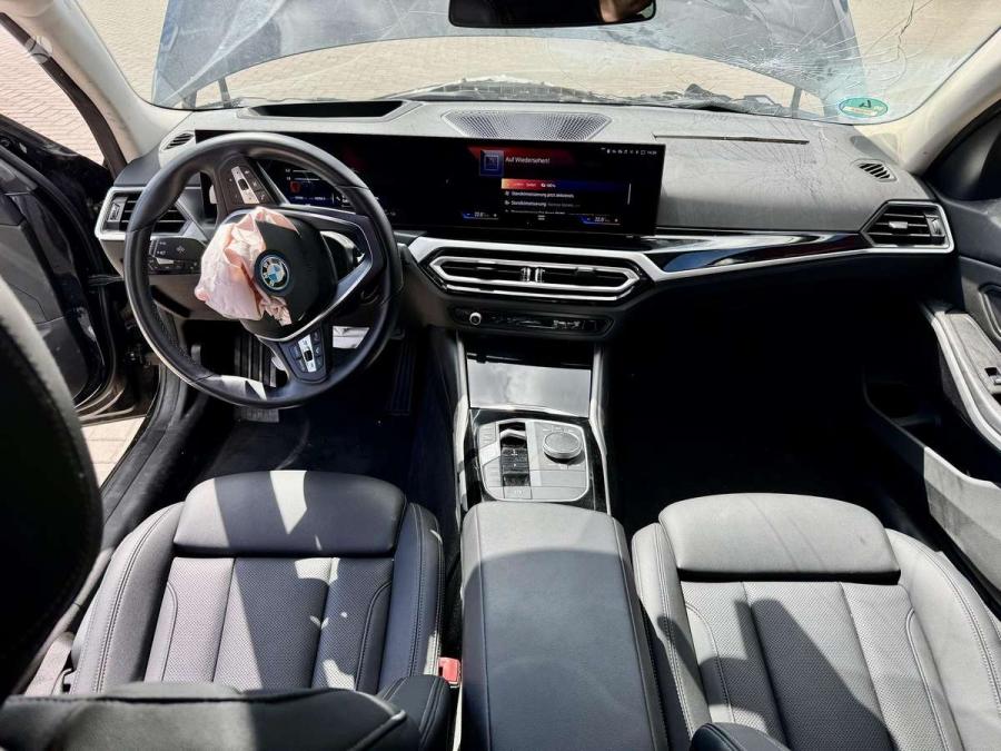 Black BMW 320 2022 in Prienai, with an engine capacity of 2.00 L and mileage of 93 thousand km for 8999 €, photo 19 on AUTOMOTO.COM.LV