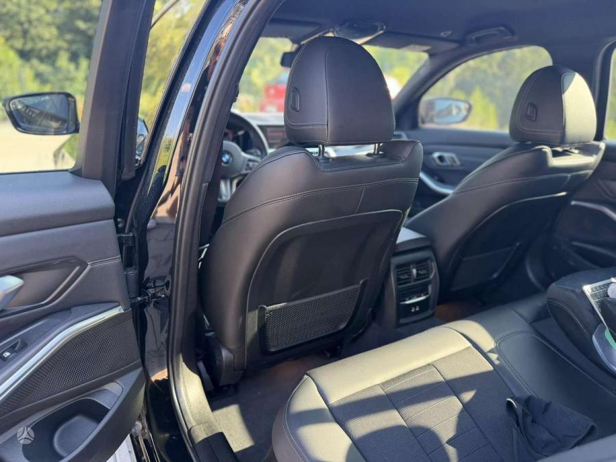 Black BMW 320 2022 in Vilnius, with an engine capacity of 2.00 L and mileage of 130 thousand km for 24000 €, photo 18 on AUTOMOTO.COM.LV