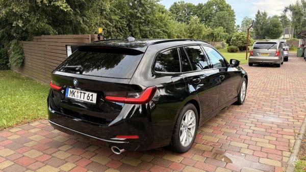 Black BMW 320 2022 in Panevezys, with an engine capacity of 2.00 L and mileage of 56 thousand km for 24350 €, photo 4 on AUTOMOTO.COM.LV