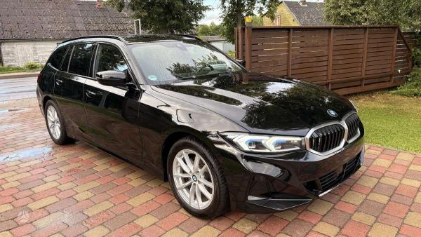Black BMW 320 2022 in Panevezys, with an engine capacity of 2.00 L and mileage of 56 thousand km for 24350 €, photo 5 on AUTOMOTO.COM.LV